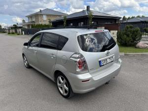 Grey Toyota Corolla Verso 2005 in Kaunas, with an engine capacity of 2.23 L and mileage of 350 thousand km for 1550 €, photo 5 on AUTOMOTO.COM.LV