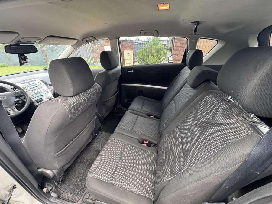 Grey Toyota Corolla Verso 2005 in Kaunas, with an engine capacity of 2.23 L and mileage of 350 thousand km for 1550 €, photo 7 on AUTOMOTO.COM.LV