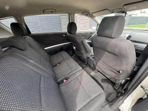 Grey Toyota Corolla Verso 2005 in Kaunas, with an engine capacity of 2.23 L and mileage of 350 thousand km for 1550 €, photo 9 on AUTOMOTO.COM.LV