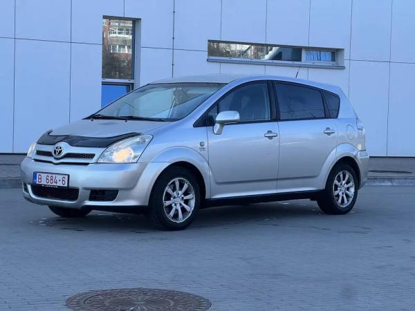 Grey Toyota Corolla Verso 2005 in Rezekne, with an engine capacity of 2.00 L and mileage of 358 thousand km for 2400 €, photo 2 on AUTOMOTO.COM.LV