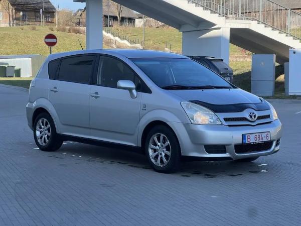 Grey Toyota Corolla Verso 2005 in Rezekne, with an engine capacity of 2.00 L and mileage of 358 thousand km for 2400 €, photo 3 on AUTOMOTO.COM.LV