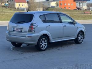 Pelēks Toyota Corolla Verso 2005 Rēzekne, ar dzinēja tilpumu 2.00 L un nobraukumu 358 tūkst. km par 2400 €, foto 5 vietnē AUTOMOTO.COM.LV