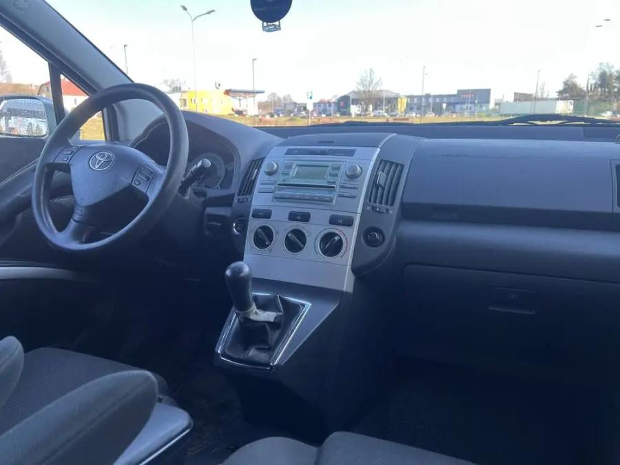 Pelēks Toyota Corolla Verso 2005 Rēzekne, ar dzinēja tilpumu 2.00 L un nobraukumu 358 tūkst. km par 2400 €, foto 7 vietnē AUTOMOTO.COM.LV