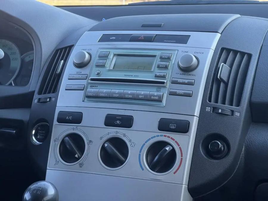 Pelēks Toyota Corolla Verso 2005 Rēzekne, ar dzinēja tilpumu 2.00 L un nobraukumu 358 tūkst. km par 2400 €, foto 12 vietnē AUTOMOTO.COM.LV