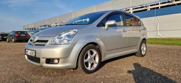 Grey Toyota Corolla Verso 2005 in Daugavpils, with an engine capacity of 2.00 L and mileage of 252 thousand km for 2050 €, photo 1 on AUTOMOTO.COM.LV