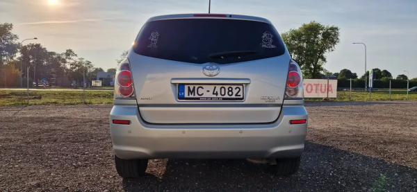 Grey Toyota Corolla Verso 2005 in Daugavpils, with an engine capacity of 2.00 L and mileage of 252 thousand km for 2050 €, photo 4 on AUTOMOTO.COM.LV