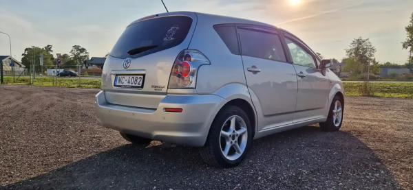 Grey Toyota Corolla Verso 2005 in Daugavpils, with an engine capacity of 2.00 L and mileage of 252 thousand km for 2050 €, photo 5 on AUTOMOTO.COM.LV