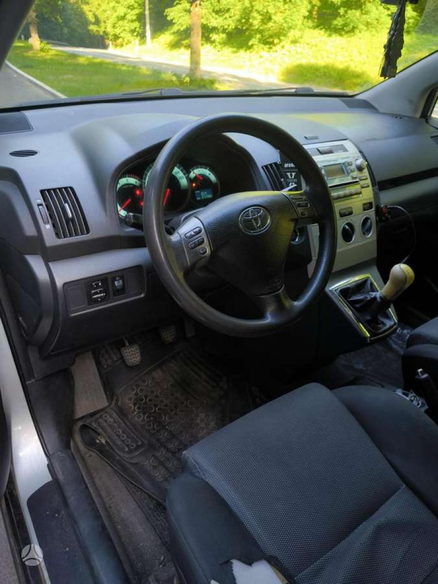 Grey Toyota Corolla Verso 2005 in Vilnius, with an engine capacity of 2.00 L and mileage of 374 thousand km for 950 €, photo 7 on AUTOMOTO.COM.LV