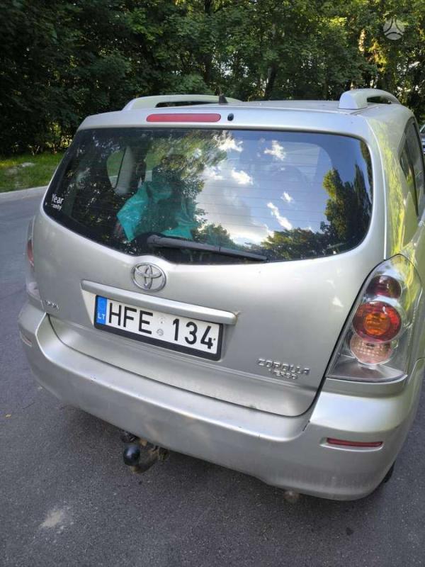 Pelēks Toyota Corolla Verso 2005 Viļņa, ar dzinēja tilpumu 2.00 L un nobraukumu 374 tūkst. km par 950 €, foto 8 vietnē AUTOMOTO.COM.LV