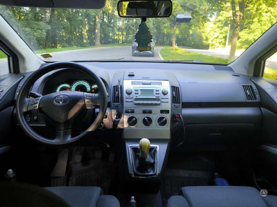 Grey Toyota Corolla Verso 2005 in Vilnius, with an engine capacity of 2.00 L and mileage of 374 thousand km for 950 €, photo 10 on AUTOMOTO.COM.LV