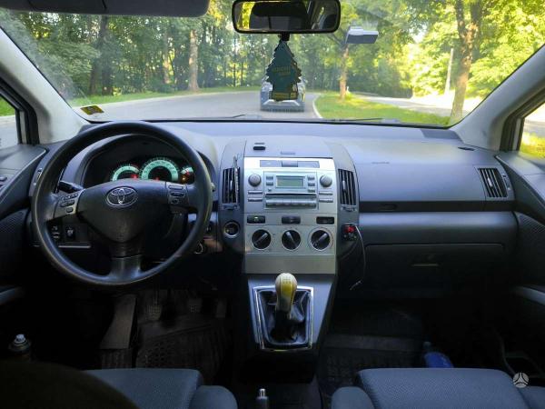 Pelēks Toyota Corolla Verso 2005 Viļņa, ar dzinēja tilpumu 2.00 L un nobraukumu 374 tūkst. km par 950 €, foto 10 vietnē AUTOMOTO.COM.LV