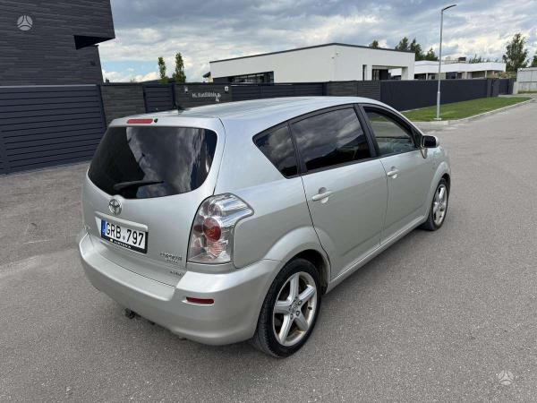 Pelēks Toyota Corolla Verso 2005 Kauņa, ar dzinēja tilpumu 2.23 L un nobraukumu 350 tūkst. km par 1550 €, foto 3 vietnē AUTOMOTO.COM.LV
