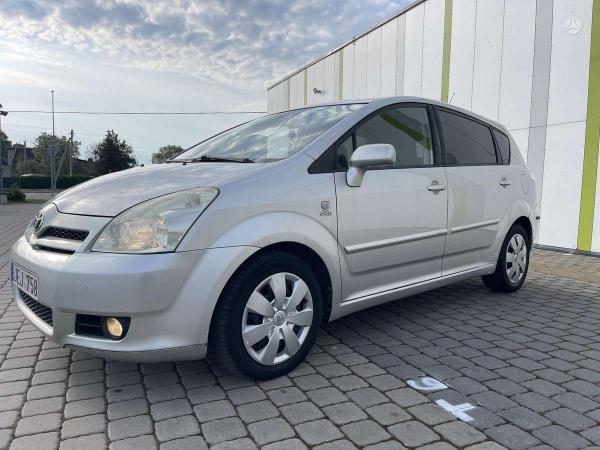 Pelēks Toyota Corolla Verso 2005 Viļņa, ar dzinēja tilpumu 2.00 L un nobraukumu 300 tūkst. km par 1750 €, foto 3 vietnē AUTOMOTO.COM.LV