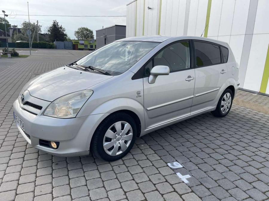 Grey Toyota Corolla Verso 2005 in Vilnius, with an engine capacity of 2.00 L and mileage of 300 thousand km for 1750 €, photo 5 on AUTOMOTO.COM.LV