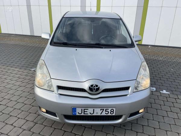 Pelēks Toyota Corolla Verso 2005 Viļņa, ar dzinēja tilpumu 2.00 L un nobraukumu 300 tūkst. km par 1750 €, foto 5 vietnē AUTOMOTO.COM.LV