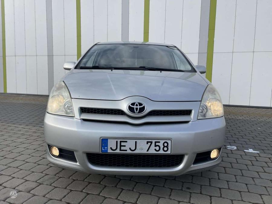 Grey Toyota Corolla Verso 2005 in Vilnius, with an engine capacity of 2.00 L and mileage of 300 thousand km for 1750 €, photo 7 on AUTOMOTO.COM.LV