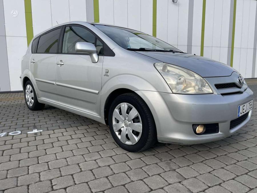 Grey Toyota Corolla Verso 2005 in Vilnius, with an engine capacity of 2.00 L and mileage of 300 thousand km for 1750 €, photo 8 on AUTOMOTO.COM.LV