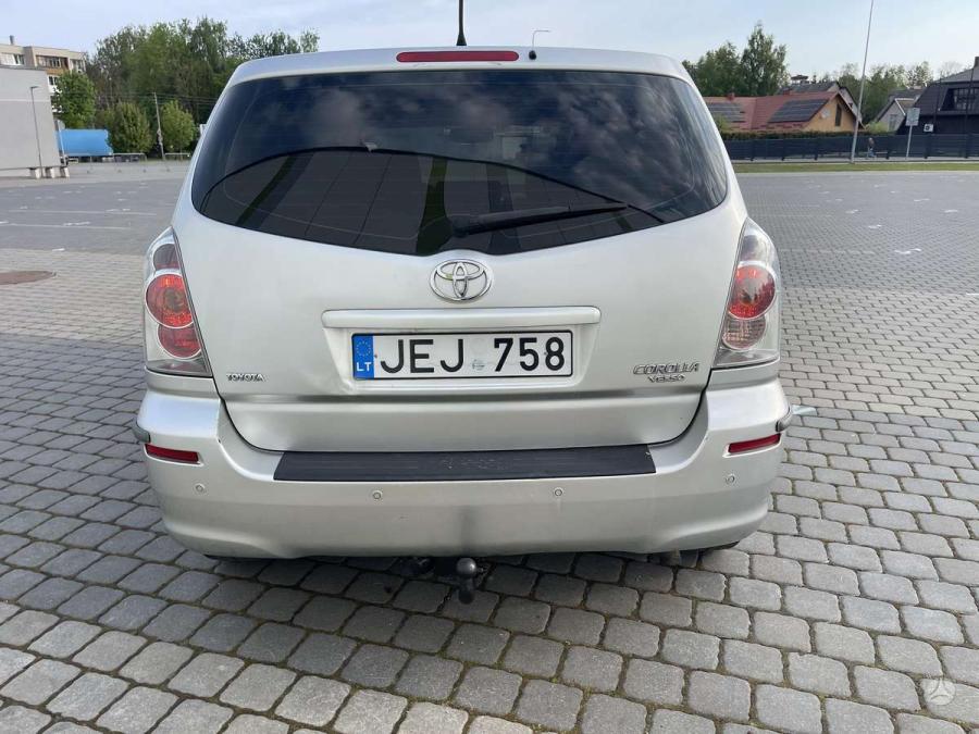 Grey Toyota Corolla Verso 2005 in Vilnius, with an engine capacity of 2.00 L and mileage of 300 thousand km for 1750 €, photo 12 on AUTOMOTO.COM.LV