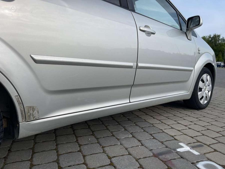 Grey Toyota Corolla Verso 2005 in Vilnius, with an engine capacity of 2.00 L and mileage of 300 thousand km for 1750 €, photo 13 on AUTOMOTO.COM.LV
