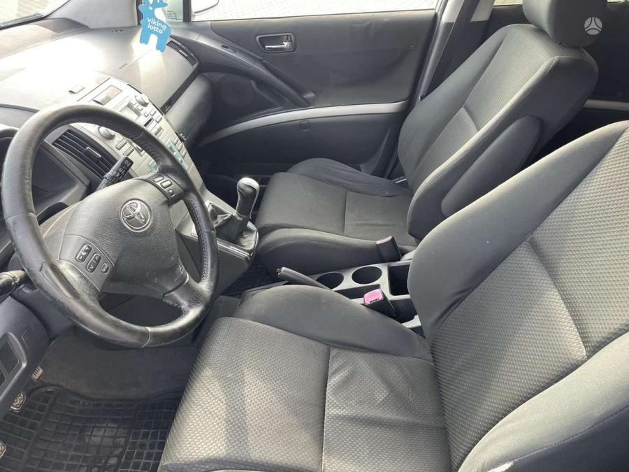 Grey Toyota Corolla Verso 2005 in Vilnius, with an engine capacity of 2.00 L and mileage of 300 thousand km for 1750 €, photo 18 on AUTOMOTO.COM.LV