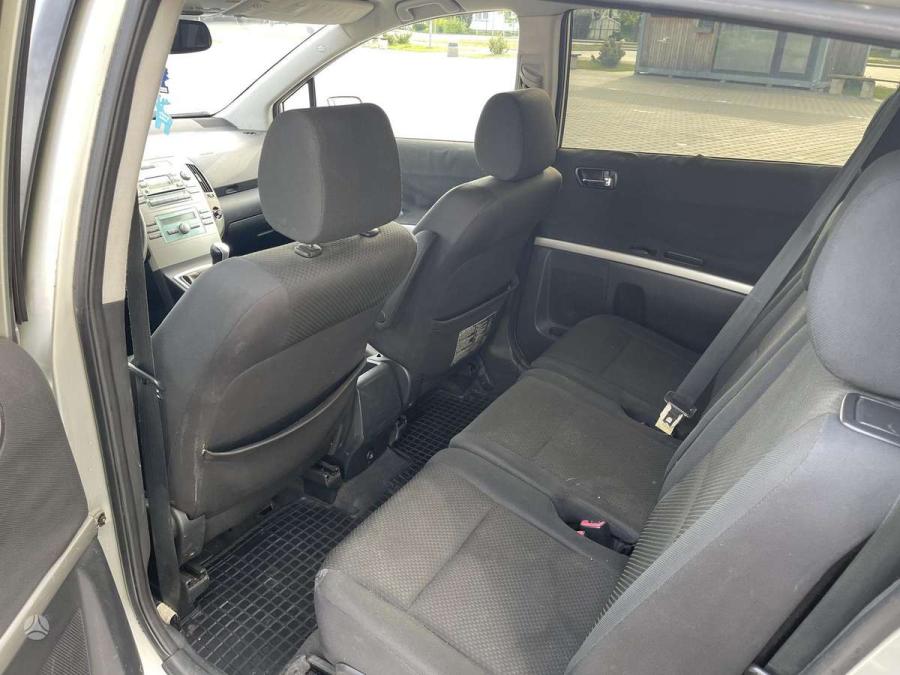 Grey Toyota Corolla Verso 2005 in Vilnius, with an engine capacity of 2.00 L and mileage of 300 thousand km for 1750 €, photo 19 on AUTOMOTO.COM.LV