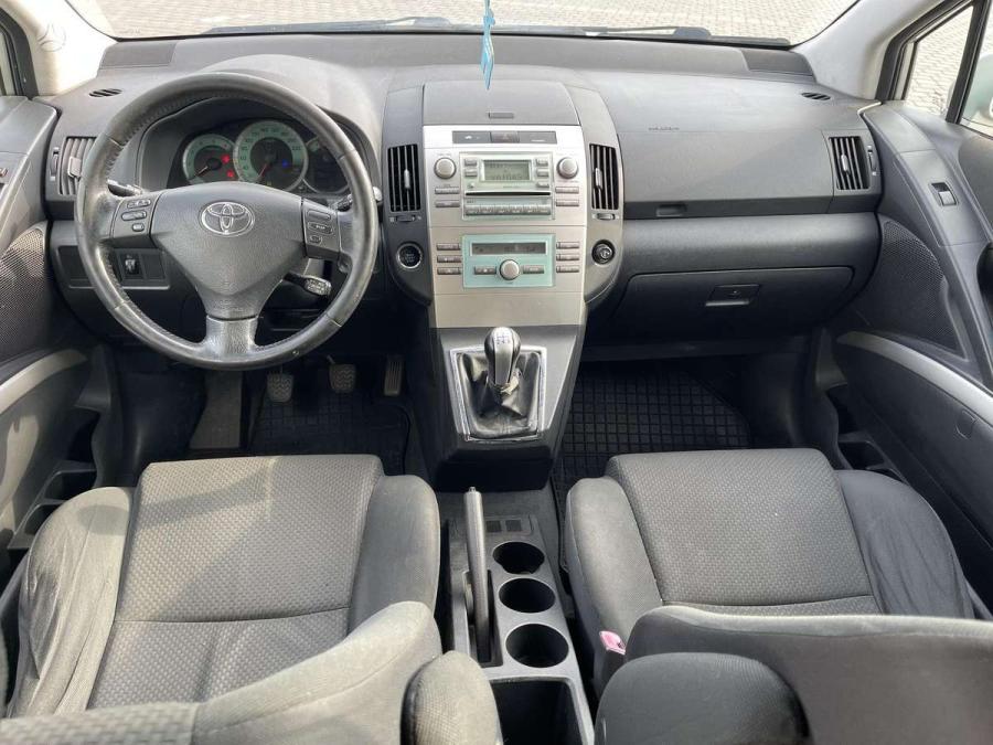 Grey Toyota Corolla Verso 2005 in Vilnius, with an engine capacity of 2.00 L and mileage of 300 thousand km for 1750 €, photo 20 on AUTOMOTO.COM.LV
