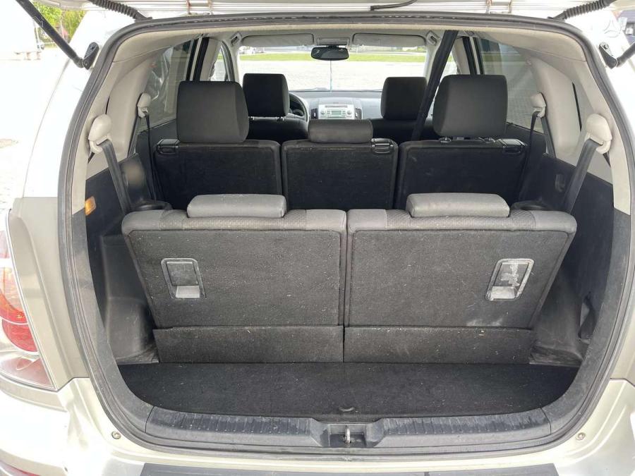 Grey Toyota Corolla Verso 2005 in Vilnius, with an engine capacity of 2.00 L and mileage of 300 thousand km for 1750 €, photo 22 on AUTOMOTO.COM.LV