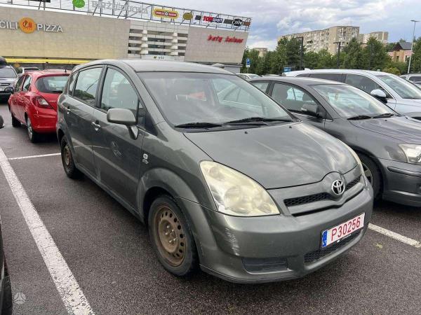 Grey Toyota Corolla Verso 2005 in Vilnius, with an engine capacity of 2.00 L and mileage of 260 thousand km for 750 €, photo 1 on AUTOMOTO.COM.LV