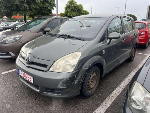 Grey Toyota Corolla Verso 2005 in Vilnius, with an engine capacity of 2.00 L and mileage of 260 thousand km for 750 €, photo 3 on AUTOMOTO.COM.LV