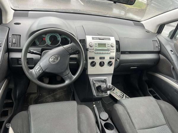Grey Toyota Corolla Verso 2005 in Vilnius, with an engine capacity of 2.00 L and mileage of 260 thousand km for 750 €, photo 6 on AUTOMOTO.COM.LV