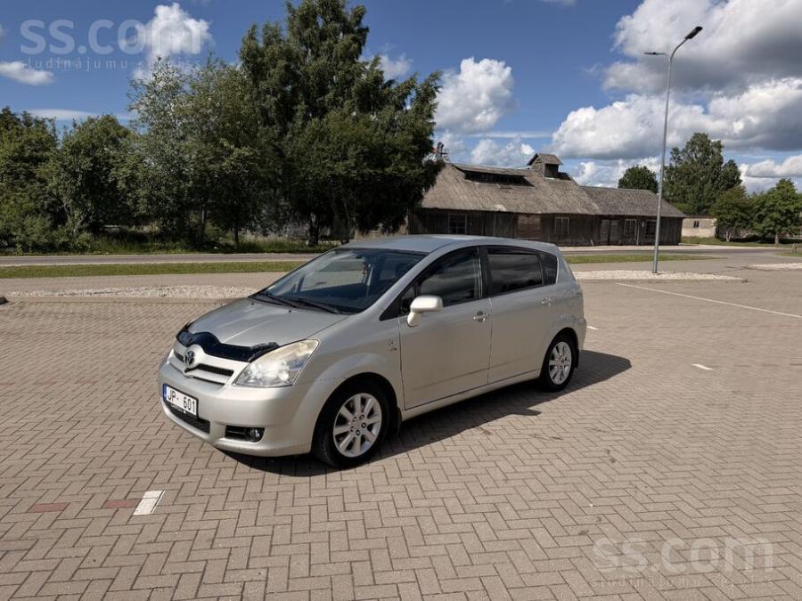 Pelēks Toyota Corolla Verso 2005 Cēsis, ar dzinēja tilpumu 2.00 L un nobraukumu 327 tūkst. km par 1450 €, foto 1 vietnē AUTOMOTO.COM.LV