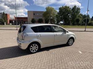 Pelēks Toyota Corolla Verso 2005 Cēsis, ar dzinēja tilpumu 2.00 L un nobraukumu 327 tūkst. km par 1450 €, foto 4 vietnē AUTOMOTO.COM.LV