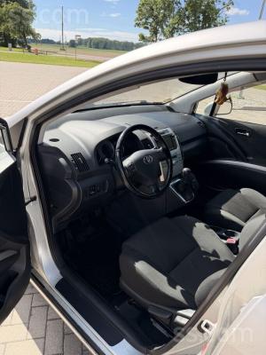 Pelēks Toyota Corolla Verso 2005 Cēsis, ar dzinēja tilpumu 2.00 L un nobraukumu 327 tūkst. km par 1450 €, foto 8 vietnē AUTOMOTO.COM.LV