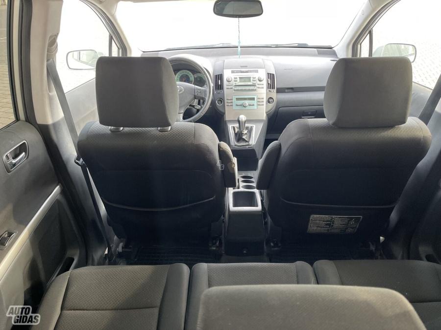 Pelēks Toyota Corolla Verso 2005 Viļņa, ar dzinēja tilpumu 2.00 L un nobraukumu 300 tūkst. km par 1750 €, foto 24 vietnē AUTOMOTO.COM.LV