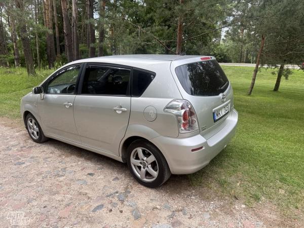 Pelēks Toyota Corolla Verso 2005 Druskininkai, ar dzinēja tilpumu 2.00 L un nobraukumu 216 tūkst. km par 2350 €, foto 3 vietnē AUTOMOTO.COM.LV
