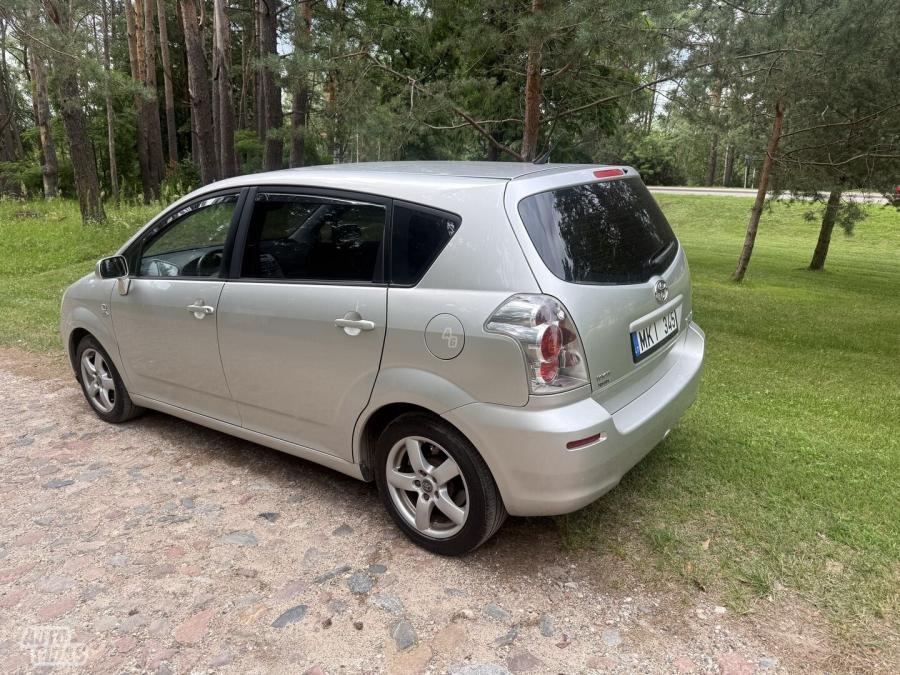 Grey Toyota Corolla Verso 2005 in Druskininkai, with an engine capacity of 2.00 L and mileage of 216 thousand km for 2350 €, photo 4 on AUTOMOTO.COM.LV