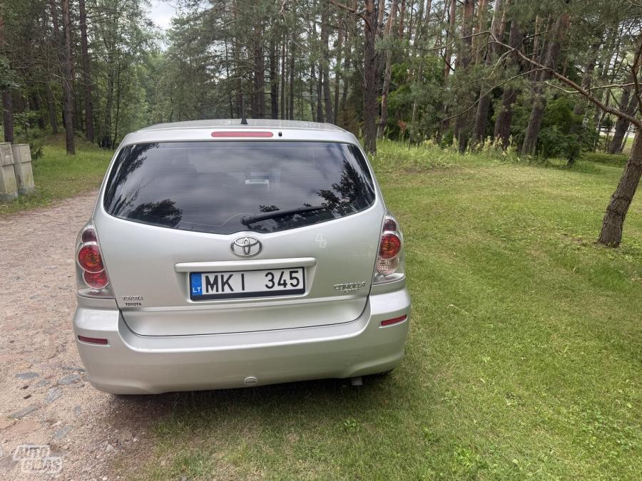Grey Toyota Corolla Verso 2005 in Druskininkai, with an engine capacity of 2.00 L and mileage of 216 thousand km for 2350 €, photo 9 on AUTOMOTO.COM.LV