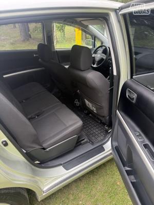 Grey Toyota Corolla Verso 2005 in Druskininkai, with an engine capacity of 2.00 L and mileage of 216 thousand km for 2350 €, photo 12 on AUTOMOTO.COM.LV