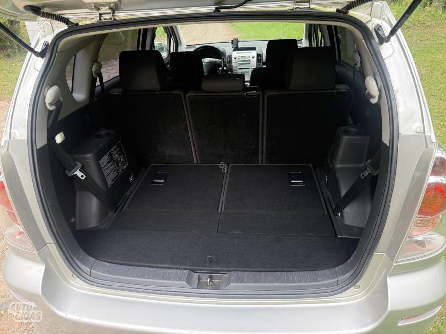 Grey Toyota Corolla Verso 2005 in Druskininkai, with an engine capacity of 2.00 L and mileage of 216 thousand km for 2350 €, photo 14 on AUTOMOTO.COM.LV