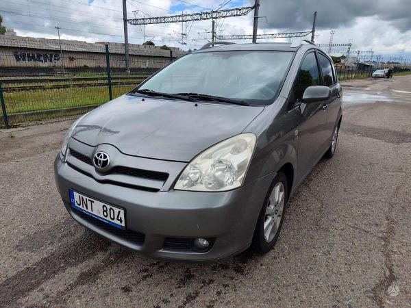 Pelēks Toyota Corolla Verso 2005 Šauļi, ar dzinēja tilpumu 2.00 L un nobraukumu 328 tūkst. km par 1190 €, foto 1 vietnē AUTOMOTO.COM.LV