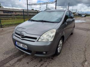 Grey Toyota Corolla Verso 2005 in Siauliai, with an engine capacity of 2.00 L and mileage of 328 thousand km for 1190 €, photo  on AUTOMOTO.COM.LV