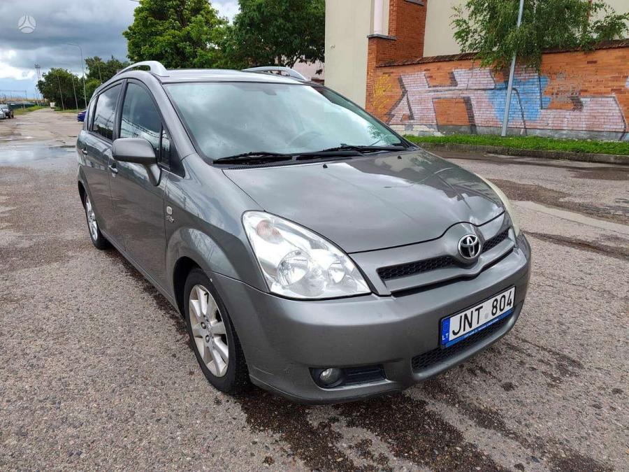 Grey Toyota Corolla Verso 2005 in Siauliai, with an engine capacity of 2.00 L and mileage of 328 thousand km for 1190 €, photo 4 on AUTOMOTO.COM.LV