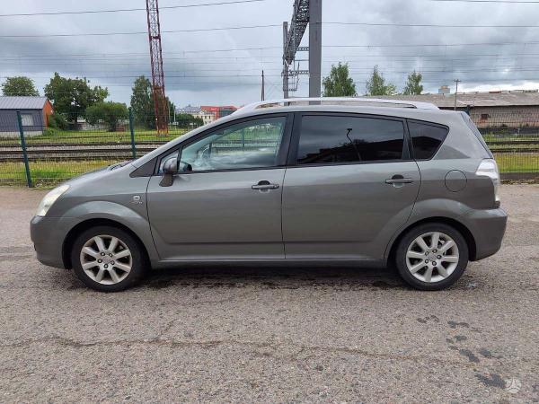 Pelēks Toyota Corolla Verso 2005 Šauļi, ar dzinēja tilpumu 2.00 L un nobraukumu 328 tūkst. km par 1190 €, foto 8 vietnē AUTOMOTO.COM.LV