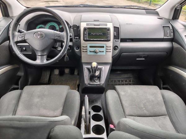 Pelēks Toyota Corolla Verso 2005 Šauļi, ar dzinēja tilpumu 2.00 L un nobraukumu 328 tūkst. km par 1190 €, foto 9 vietnē AUTOMOTO.COM.LV