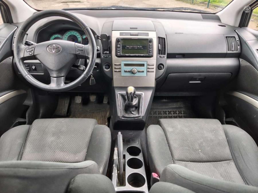 Grey Toyota Corolla Verso 2005 in Siauliai, with an engine capacity of 2.00 L and mileage of 328 thousand km for 1190 €, photo 10 on AUTOMOTO.COM.LV