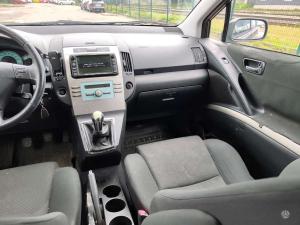 Grey Toyota Corolla Verso 2005 in Siauliai, with an engine capacity of 2.00 L and mileage of 328 thousand km for 1190 €, photo 11 on AUTOMOTO.COM.LV