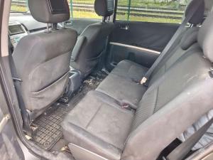 Grey Toyota Corolla Verso 2005 in Siauliai, with an engine capacity of 2.00 L and mileage of 328 thousand km for 1190 €, photo 12 on AUTOMOTO.COM.LV
