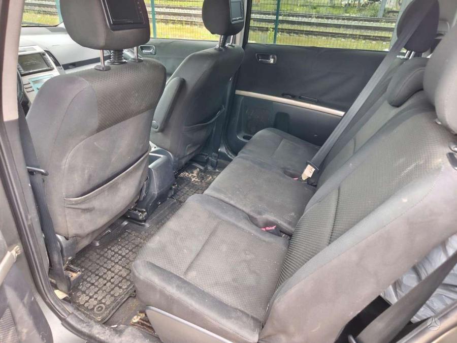 Grey Toyota Corolla Verso 2005 in Siauliai, with an engine capacity of 2.00 L and mileage of 328 thousand km for 1190 €, photo 12 on AUTOMOTO.COM.LV