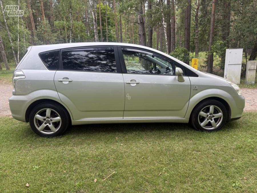 Grey Toyota Corolla Verso 2005 in Druskininkai, with an engine capacity of 2.00 L and mileage of 216 thousand km for 2350 €, photo 7 on AUTOMOTO.COM.LV