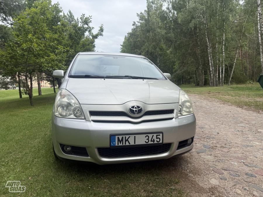 Grey Toyota Corolla Verso 2005 in Druskininkai, with an engine capacity of 2.00 L and mileage of 216 thousand km for 2350 €, photo 8 on AUTOMOTO.COM.LV